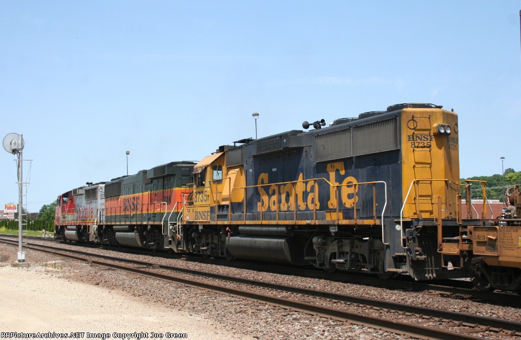 BNSF 8735